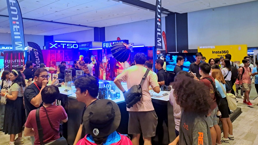 Photography Lovers Unite At Henry's Cameras Photo Fiesta | Dems Angeles